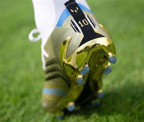 Lionel Messi Es Furor Por Sus Botines Dorados Que Usó En La Selección