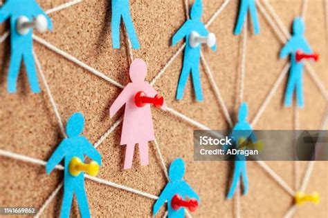 회사의 성별 차이 사랑 하는 한 커플 검색 많은 남자와 통신 여자 남자 친구에 대한 스톡 사진 및 기타 이미지 남자 친구 데이터 데이트 Istock