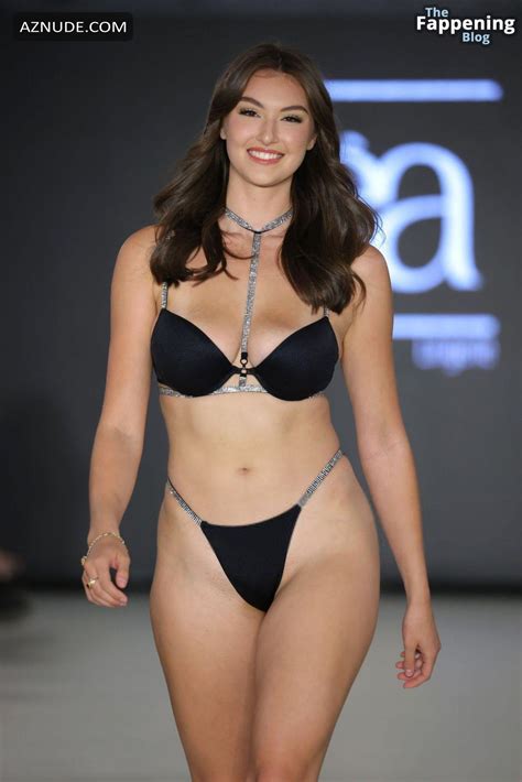 Rachel Pizzolato Sexy Shows Off Her Amazing Body And Figure On The
