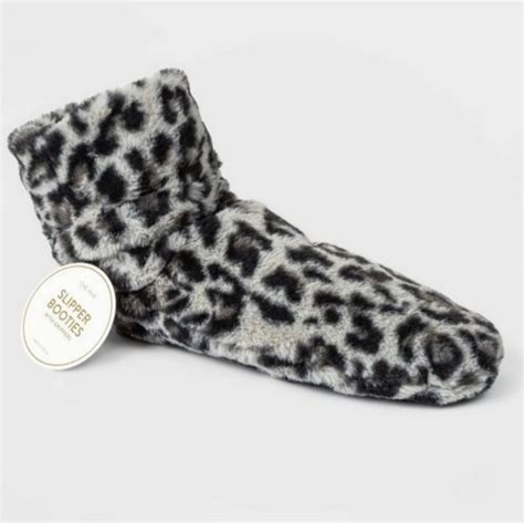 Shoes Nwt Fuzzy Slippers Poshmark