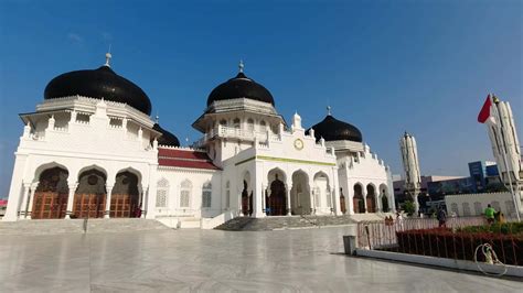 Baiturrahman Grand Mosque At The Morning Masjid Raya Baiturrahman For