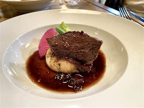 牛ホホ肉の赤ワイン煮込み 気分しだいで食べりゃんせ♪