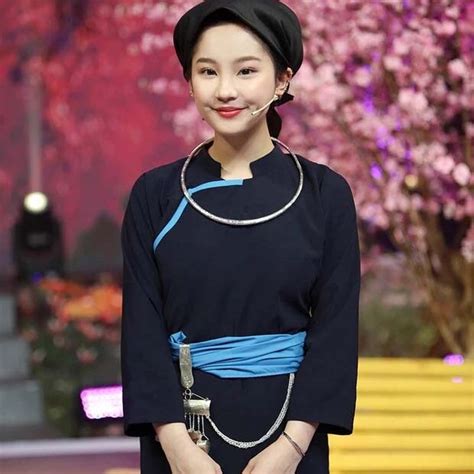 Gái Dân Tộc Tày Xinh Vẻ Đẹp Tựa Hoa Ban Nở Trên Núi Đất Tây