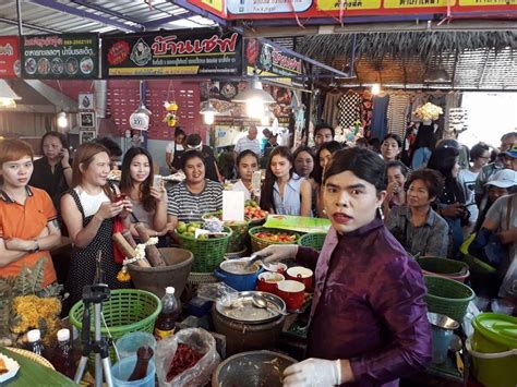 เรื่องราวของแรดแซ่บนัว ตุ๊ดตำยำแซ่บสาขาโคราช