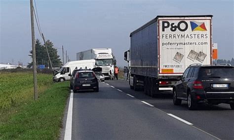 Tamponamento Tra Camion E Due Auto Traffico In Tilt