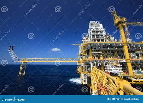 Платформа нефти и газ в оффшорной индустрии производственном процессе