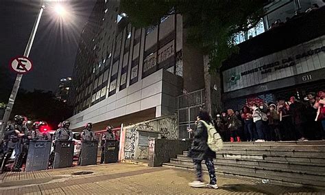 Frente De Luta Por Moradia Ocupa Prédio De Direitos Humanos