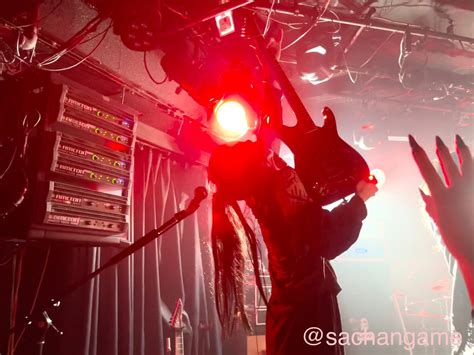さき・b・極・玄武 On Twitter こうへいくんがギターを掲げてるシリーズ🎸 Icdd