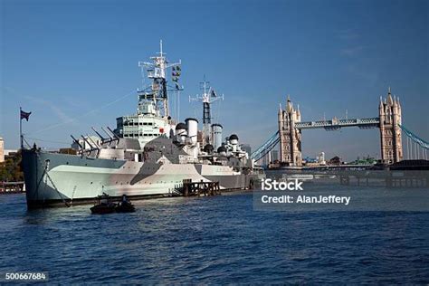 Hms 벨파스트 호 앞에서 타워 브리지 강에 대한 스톡 사진 및 기타 이미지 강 경외감 관광 Istock