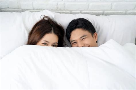 8 Tips Hubungan Seks Pertama Kali Agar Tidak Sakit