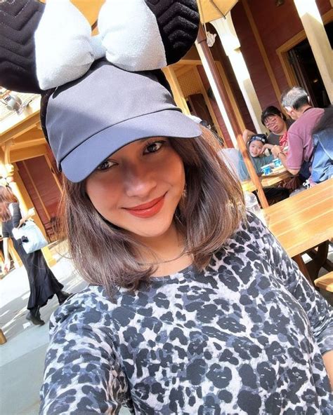 8 Potret Nana Mirdad Anak Gadisnya Liburan Berdua Saja Ke Disneyland