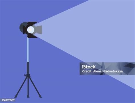 시네마 스포트라이트 광선이 흩어져있는 삼각대에 램프 프로젝터 광원 스튜디오 조명 촬영 장비 벡터 그림입니다 0명에 대한 스톡 벡터 아트 및 기타 이미지 Istock