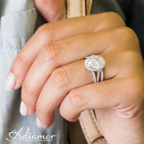Split Shank Halo Setting For Oval Diamond In 14K White Gold
