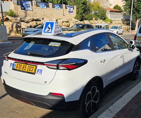 אביב שוחט מורה נהיגה אביב שוחט כרטיס ביקור דיגיטלי הדור הבא