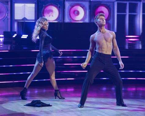 Robert Irwins Dwts Partner Witney Carson Comments On Shirtless Dance