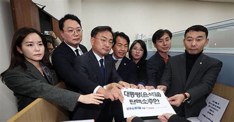 야 6당 윤석열 대통령 탄핵소추안 국회 제출 Tf사진관