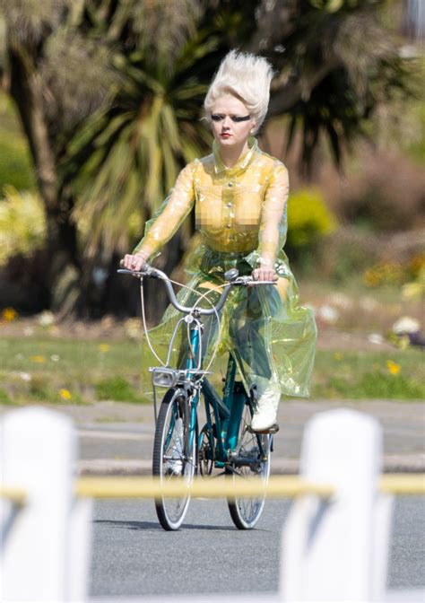 Maisie Williams Gushes I Feel Liberated As She Strips