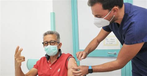 Terza Dose Vaccino Covid Chi Può Farla Come E Da Quando Il Sole 24 Ore