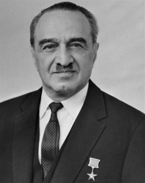 Новодевичье кладбище Исторические личности и актеры сыгравшие их в кино на главном кладбище