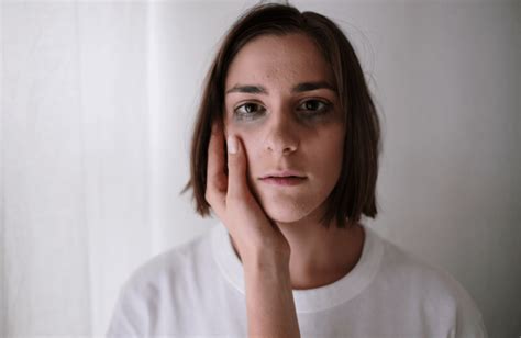 10 Cara Membantu Teman Dengan Perilaku Self Harm Pikiran Tenang