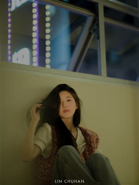 在ROSY WYLIE的夜晚 出镜 赵露思的微博 摄影