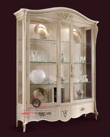 Lemari Hias Klasik Duco Putih Modern Pintu Kaca MINIUTY FURNITURE