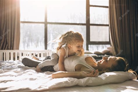 Madre E Hija Jugando Foto Premium