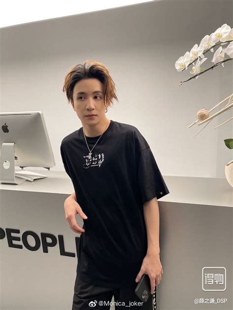 薛之謙模樣驚變！雙眼無神「近照曝光」 網驚：好像蛇精臉