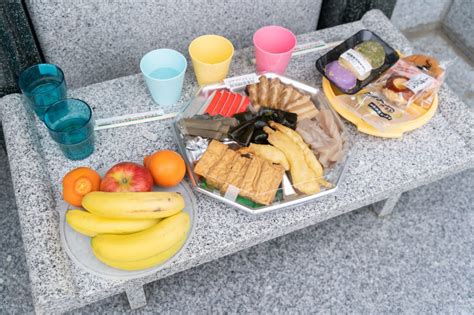 清明祭シーミー墓前でピクニック沖縄琉のにぎやかなお墓参り 浦添城跡石材 沖縄のお墓販売 修理 改葬 墓じまいなら