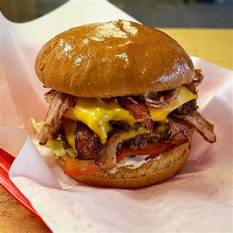 Mugsys Burger • მაგსის ბურგერი