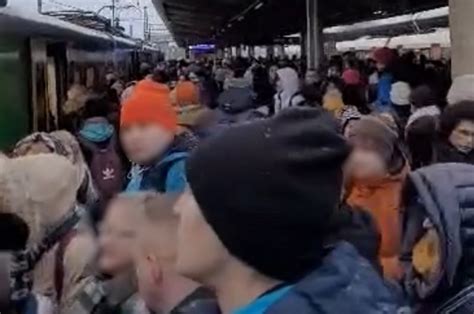 Armagedon na dworcach Zmiana w rozkładach spowodowała ogromny chaos i