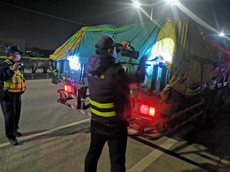 臺南市政府環境保護局 🧩環境犯罪棄置行徑零容忍 🎯跨縣市合作攔查非法惡行 ⛳️南市執行科技執法攔車專案