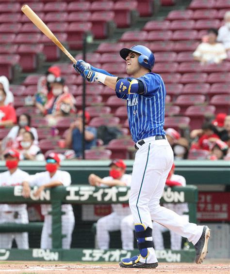 ＜広・d＞4回2死一、二塁、dena・ソトは左越えに3点本塁打を放つ （撮影・奥 調） スポニチ Sponichi Annex 野球