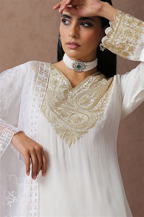 White Crepe Embroidered Kurta Set By Wazir C At Pernias Pop Up Shop 2024