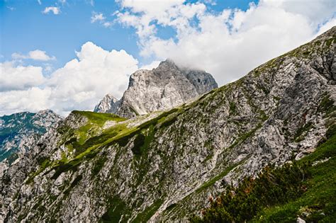 로가르 계곡 또는 로가르스카 돌리나 슬로베니아 유럽 사빈자 알프스와 슬로베니아 산에서 하이킹 트리글라브 국립공원 하이킹을 위한 인기 있는 장소 0명에 대한 스톡 사진 및