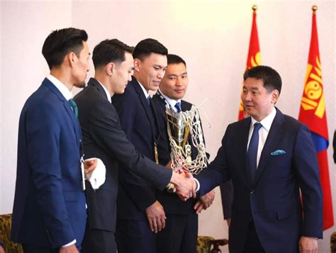 Ерөнхийлөгч У Хүрэлсүх 3х3 сагсан бөмбөгийн үндэсний шигшээ багийнхныг хүлээн авч уулзлаа