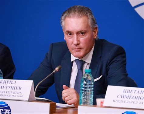 Кирил Домусчиев Чудим се защо никоя държава не купува от нас скъп ток докато правим изкуствено