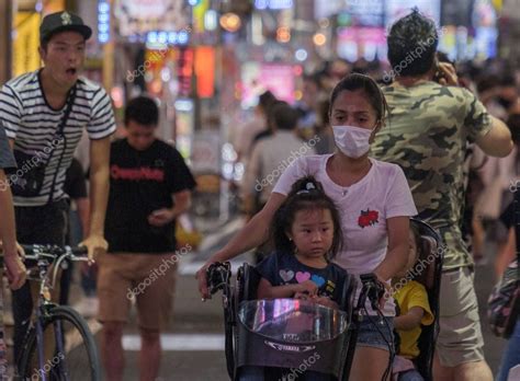 Tokio JapÓn 6 De Septiembre De 2018 Madre Montando En Bicicleta Con