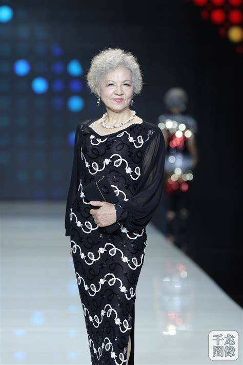 中老年模特首秀北京时装周 年龄最高达84岁（图）（44） 千龙网·中国首都网