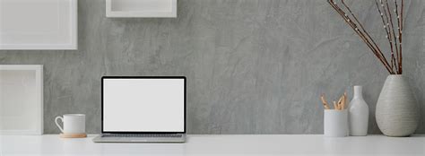 Meja Kantor Rumah Loft Dengan Laptop Mockup Cangkir Alat Tulis Dekorasi