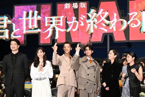 「劇場版 君と世界が終わる日に Final」初日舞台挨拶の様子。 竹内涼真の“キスの威力”？中条あやみが「きみセカ」ハプニングを述懐「唇が