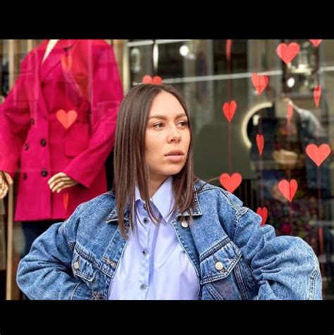 Маги Джанаварова посрещна 35 тия си рожден ден много красива и много бременна вижте как се