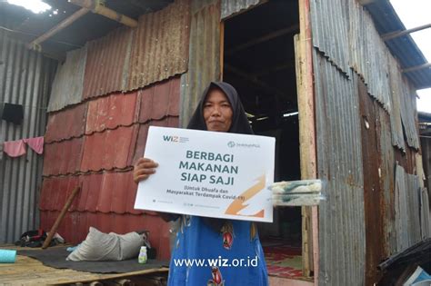 Berbagi Makanan Siap Saji Untuk Dhuafa Di Pemukiman Kumuh Hertsaning