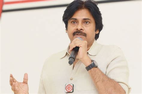 Pawan Kalyan నేను గౌరవించే కాపు పెద్దలు నన్ను దూషించినా దీవెనలుగానే