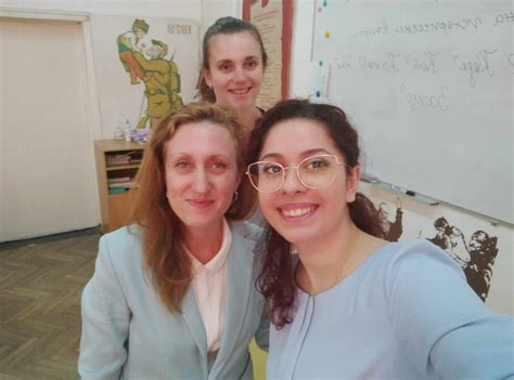 Бивша възпитаничка на СУ Христо Ботев се завръща в училището като стажант учител Кворум Силистра