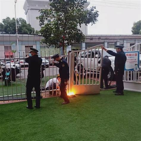 铁腕整治 对圈占公共区域行为说“不”违规执法城市