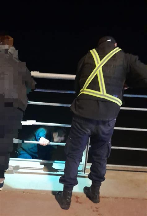 Qued Atrapada Por La Marea Cuando Intentaba Recuperar Su Celular