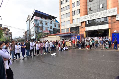 केएमसीमा डाक्टर कुटपिट प्रकरण के भन्छन् प्रत्यक्षदर्शी डाक्टर