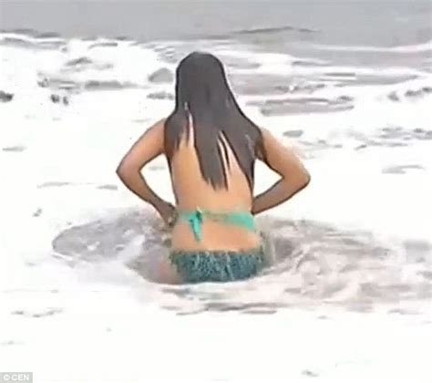 Chilean Reporters Bikini Pulled Down By Wave On Tv In Notoriously