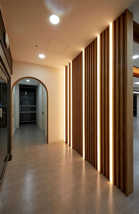 입구가 멋있는 사무실 오피스인테리어 회사공사 인테리어 디자인 공사 비용견적 중개플랫폼 Bank Interior